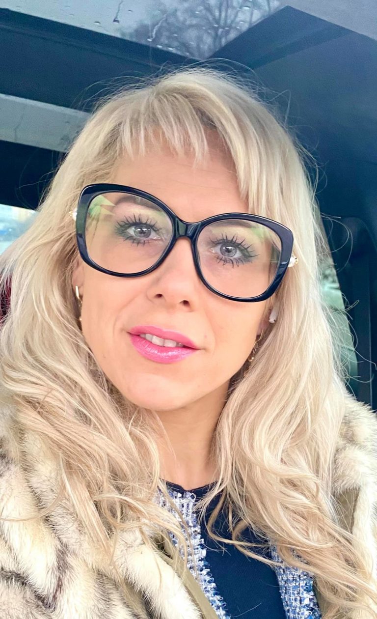 Change your eye color with Neoris - Discover our patients